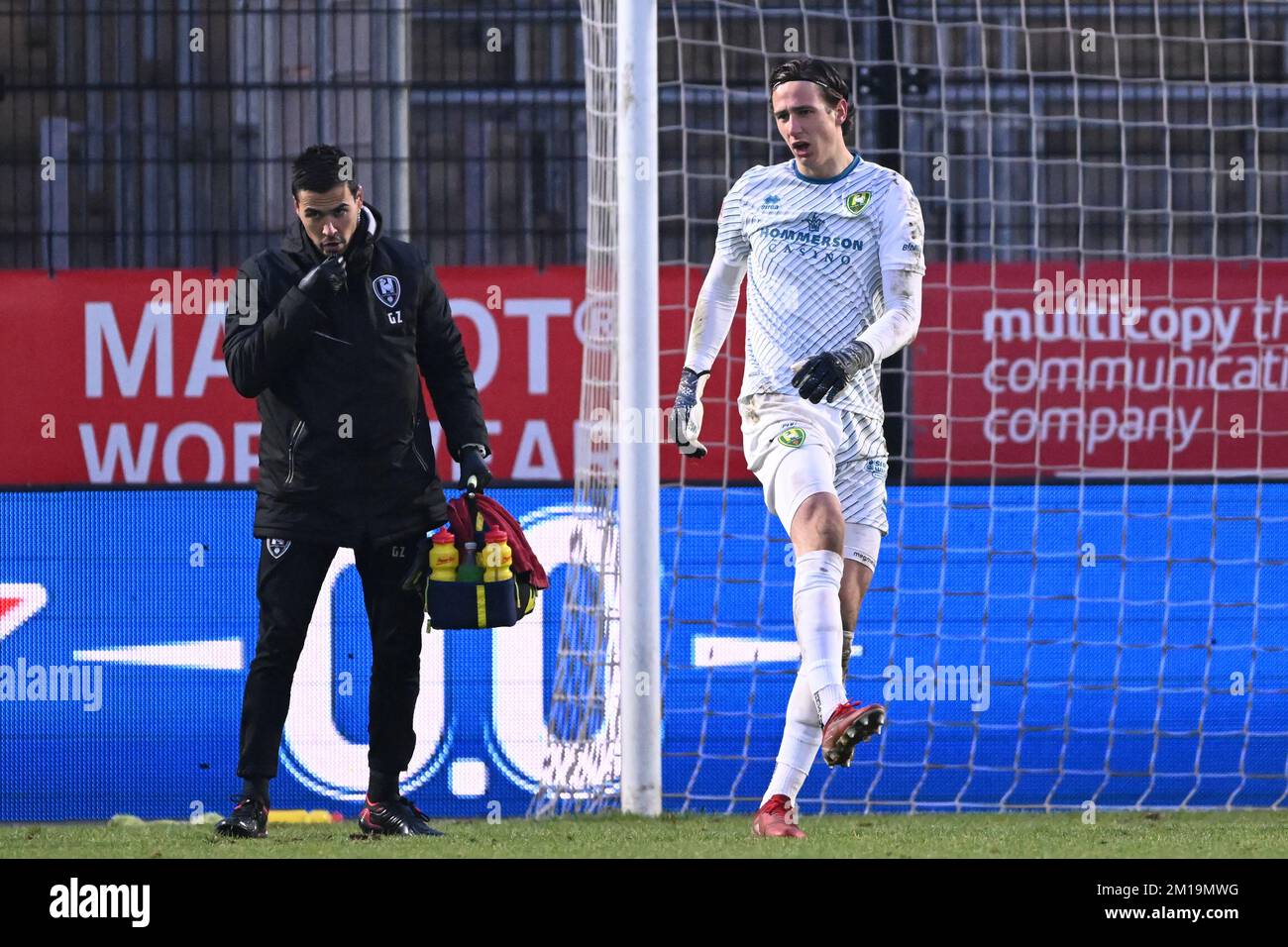 ALMERE - ADO Den Haag goalkeeper Hugo Wentges leaves the field injured ...