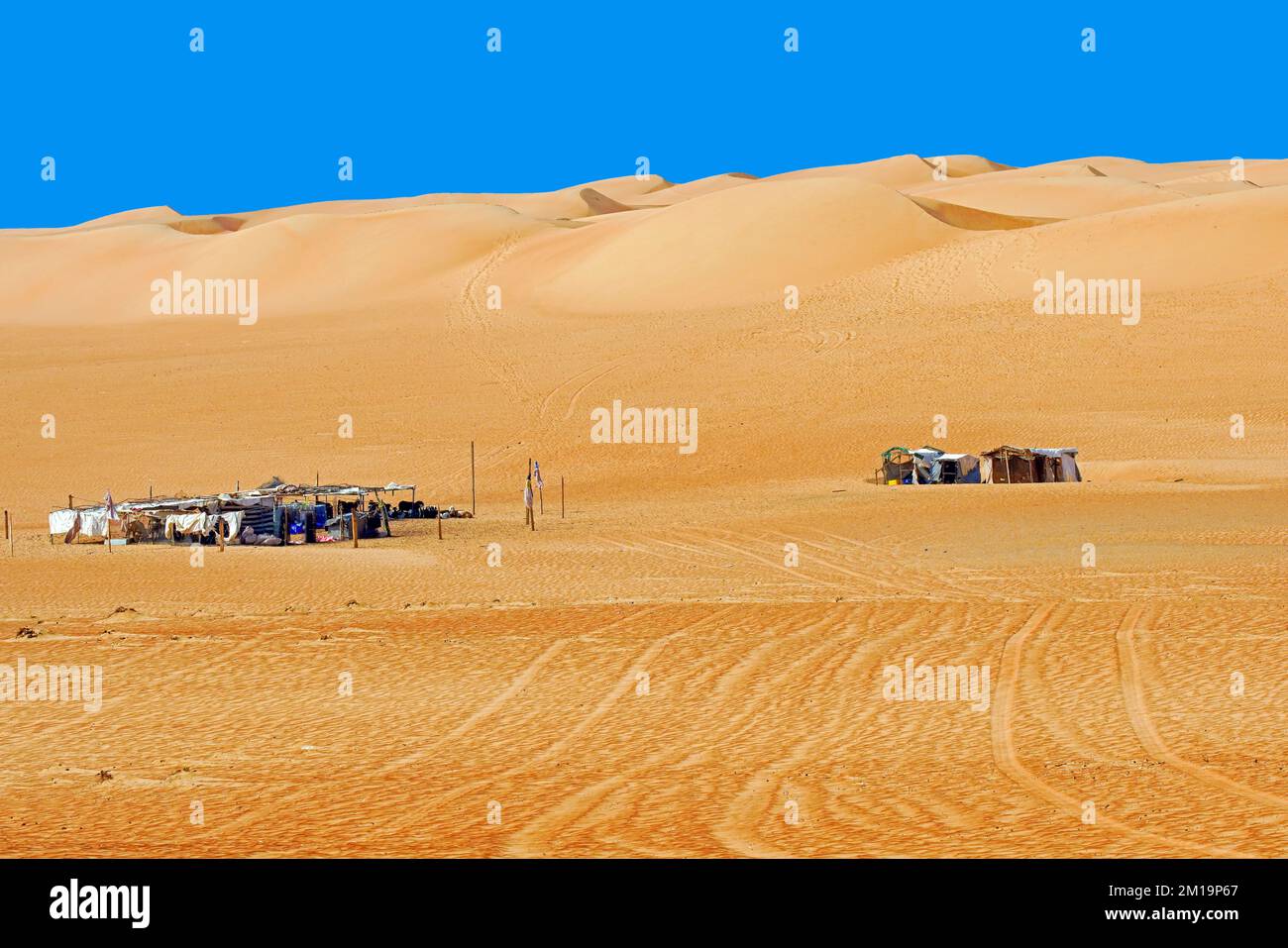 Bedouin desert camp in Wahiba desert, Sultanate of Oman Stock Photo - Alamy