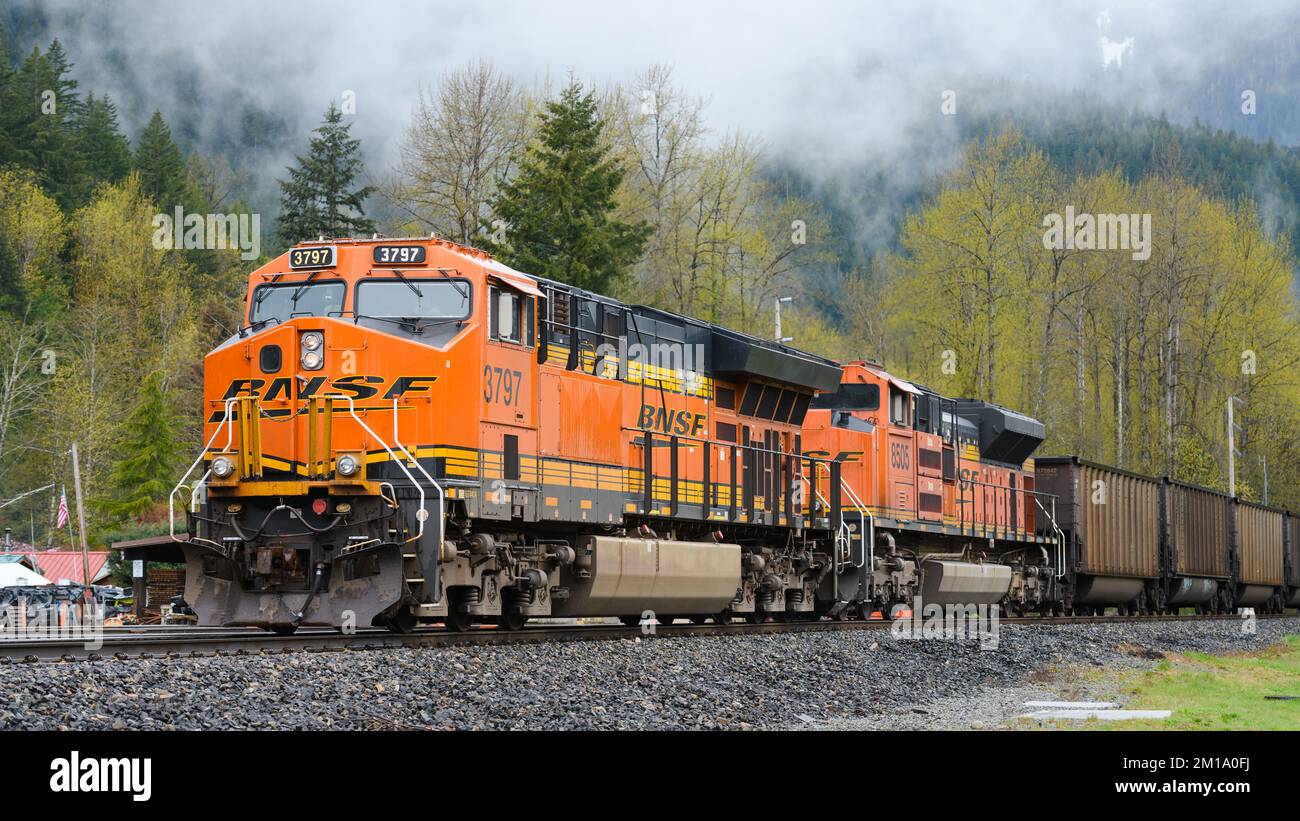 Bnsf coal train hi-res stock photography and images - Alamy