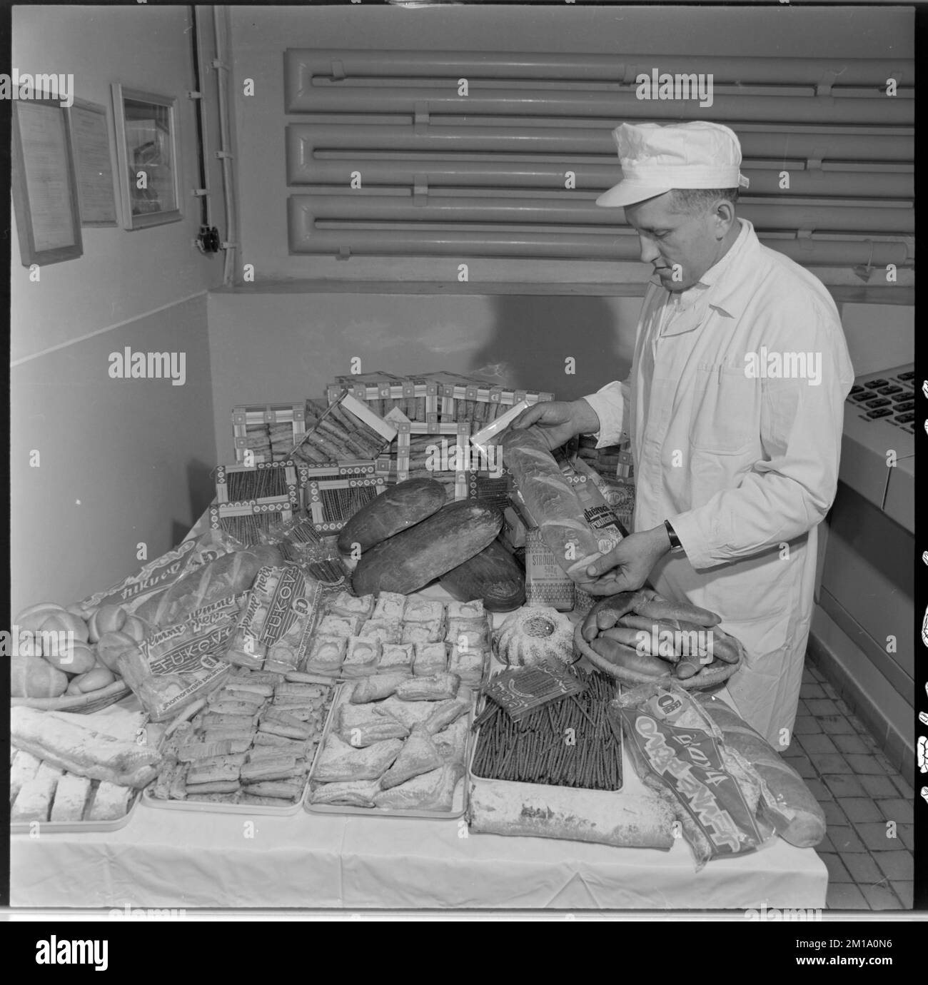 ***DECEMBER 17, 1970, FILE PHOTO*** One of the largest bakeries in the ...