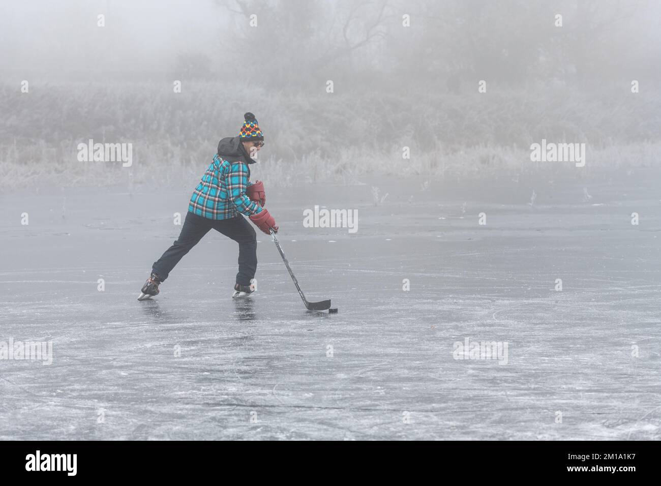 Fen skating hi-res stock photography and images - Alamy