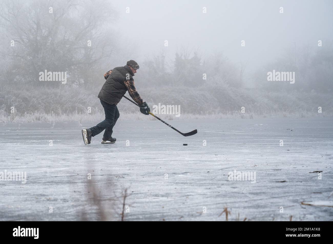 Bluntisham, Cambridgeshire, UK. 11th Dec, 2022. People make the most of ...