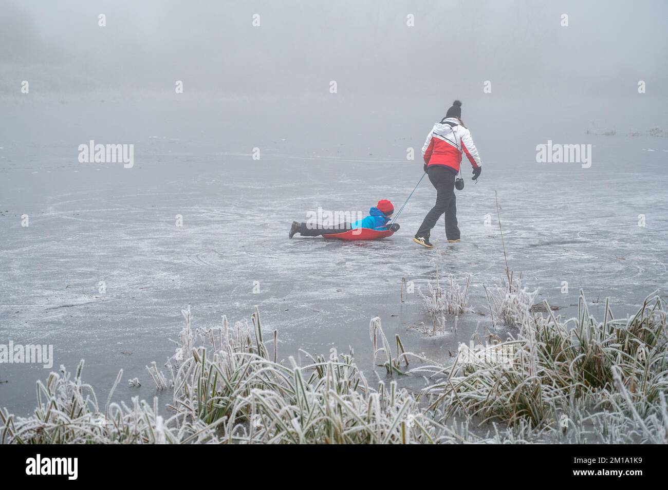 Freezing weather hi-res stock photography and images - Alamy