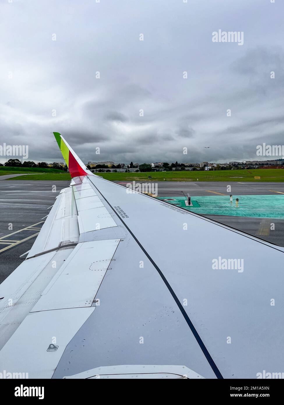 View of airplane wing while flying Stock Photo - Alamy