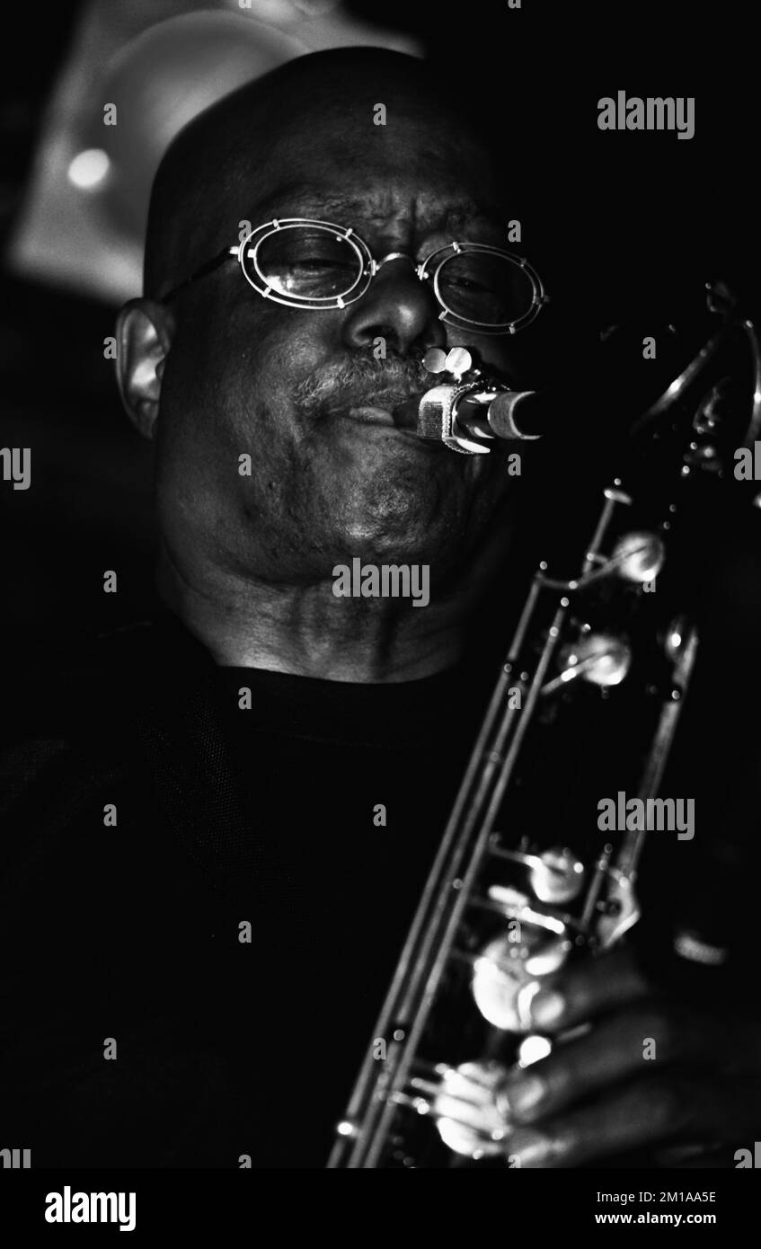 Jazz saxophonist Ernie Fields Jr. Funky Band Stock Photo - Alamy