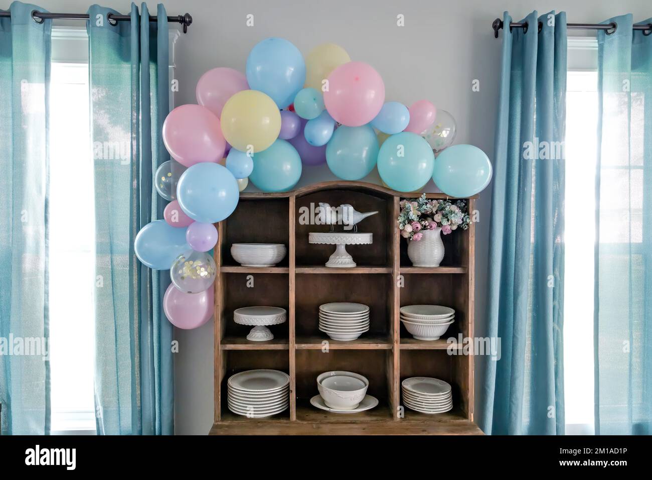 Balloon arch baby shower hi-res stock photography and images - Alamy