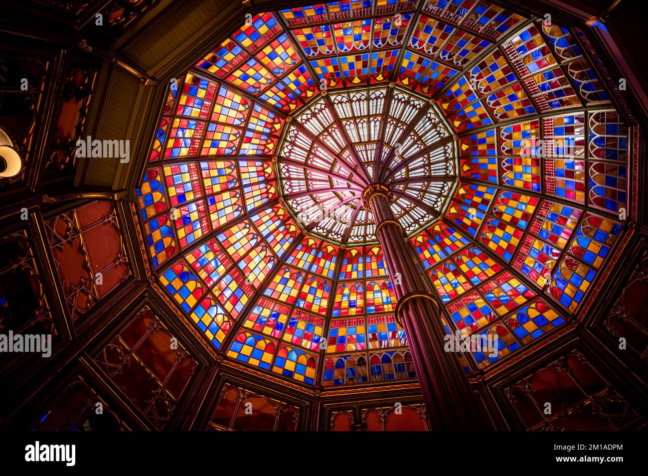 Stained glass capitol hi-res stock photography and images - Alamy