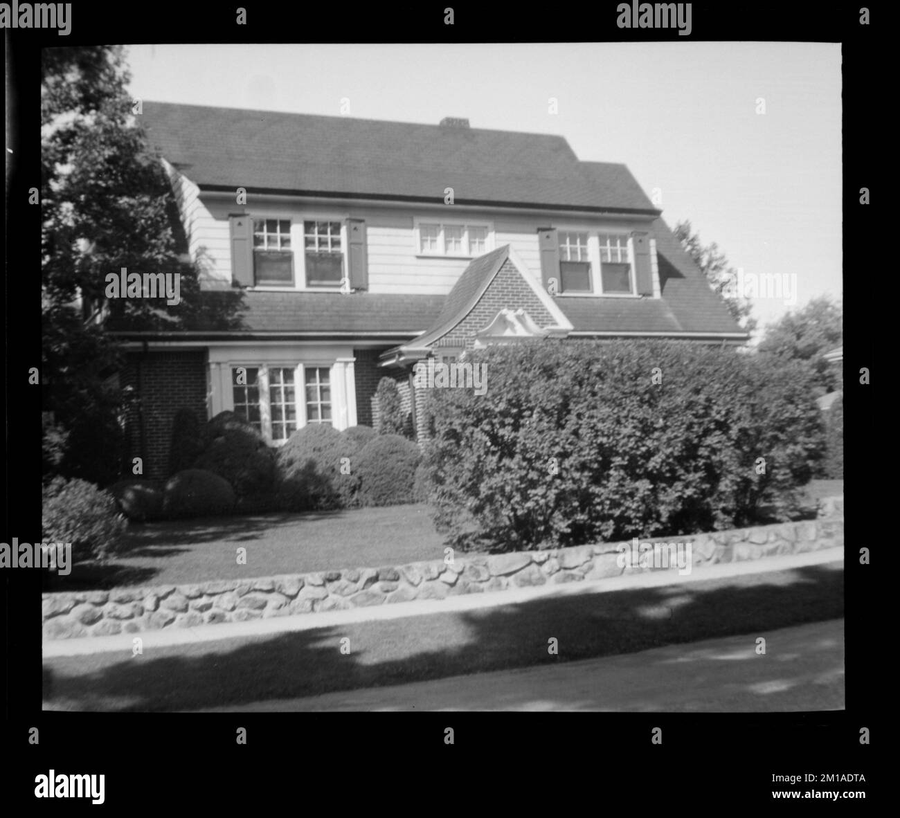 American house designs Black and White Stock Photos & Images - Alamy