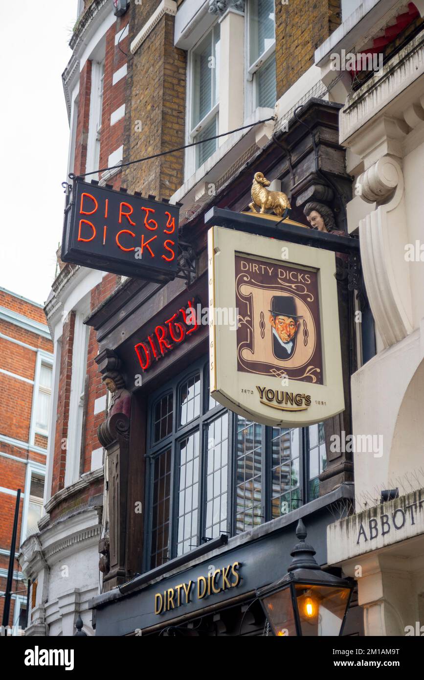 Dirty Dicks pub in Bishopsgate, City of London, once owned by Dirty ...
