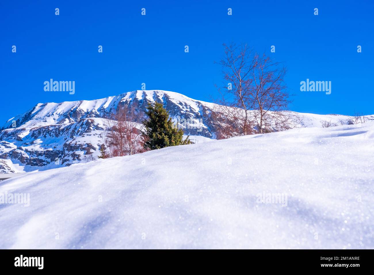 Snow mountain in winter. Concept of winter recreation in the mountains ...