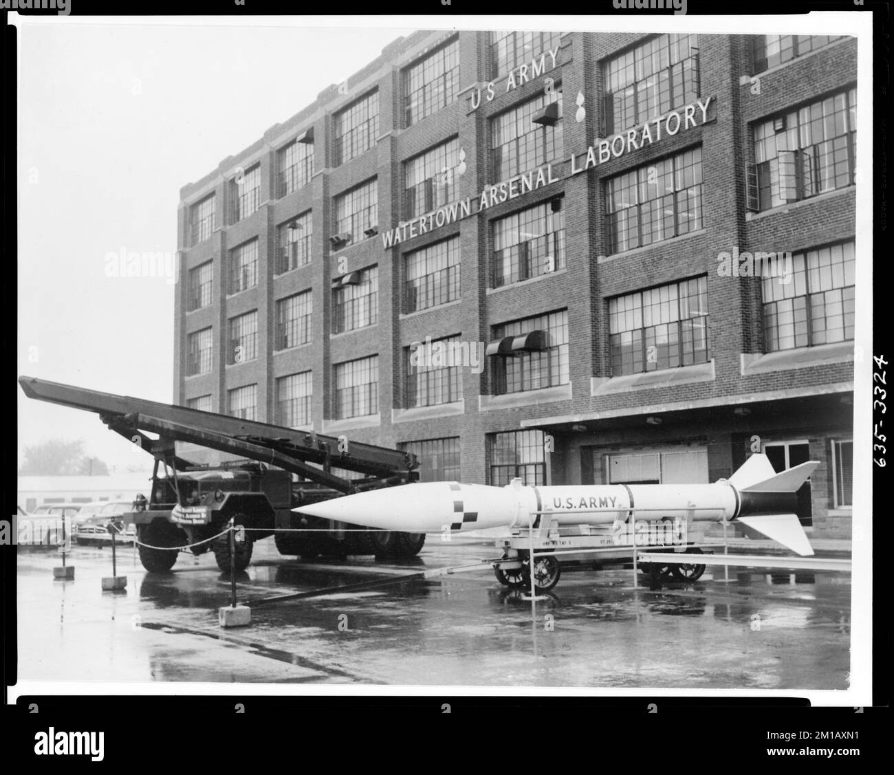 Building 39 Black and White Stock Photos & Images - Alamy