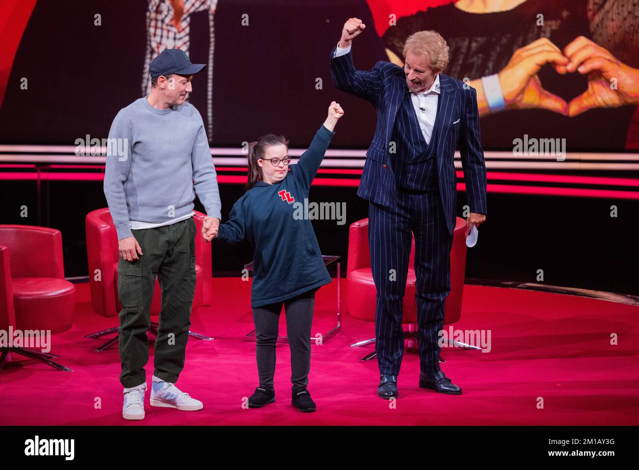 11 December 2022, North Rhine-Westphalia, Hürth: Actors Wotan Wilke ...