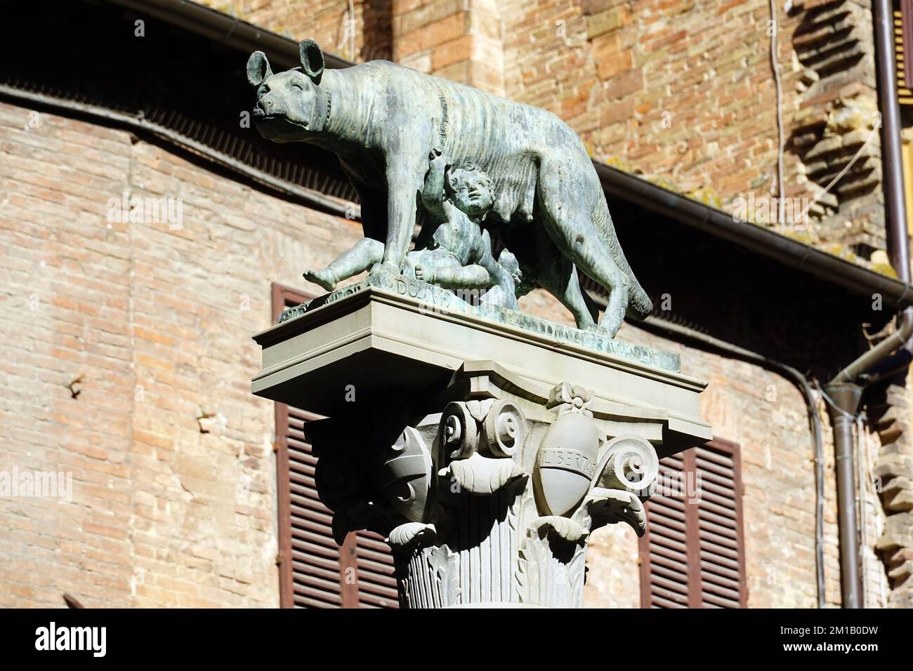 Colonna con Lupa Senese, Column with she Wolf, Siena, Tuscany, Toscana ...
