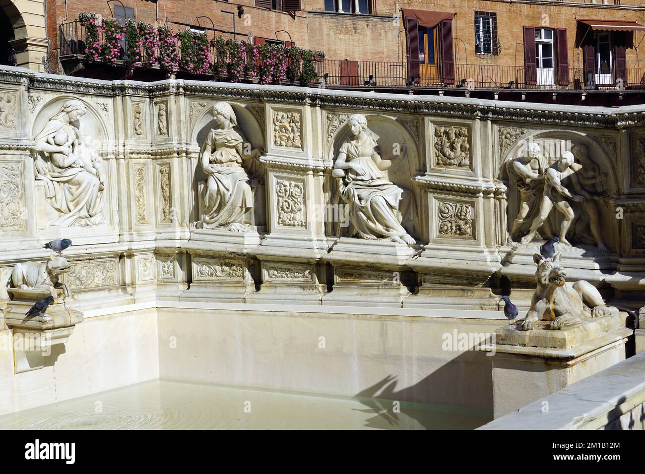 Fonte Gaia, fountain, Piazza del Campo (Field square), Siena, Tuscany ...