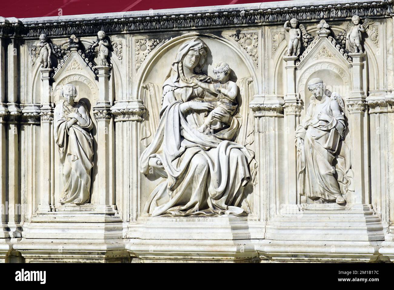Fonte Gaia, fountain, Piazza del Campo (Field square), Siena, Tuscany ...