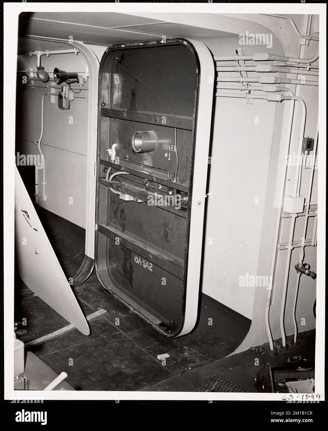 View of reactor door , Armories, Ordnance industry, Nuclear reactors ...