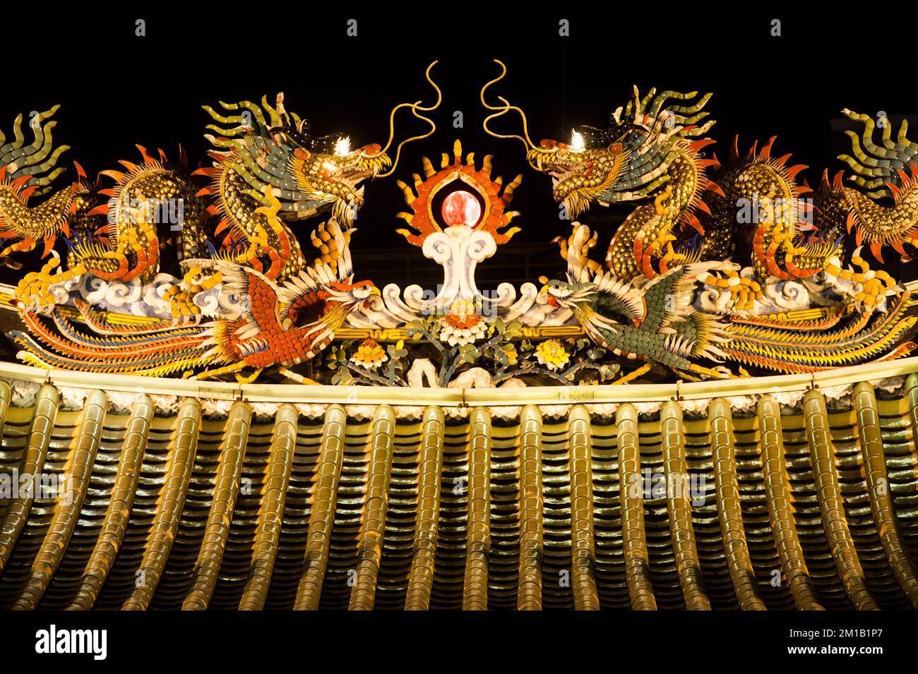 The night view art on roof of Chinese temple (Thian Fah Shrine) in ...