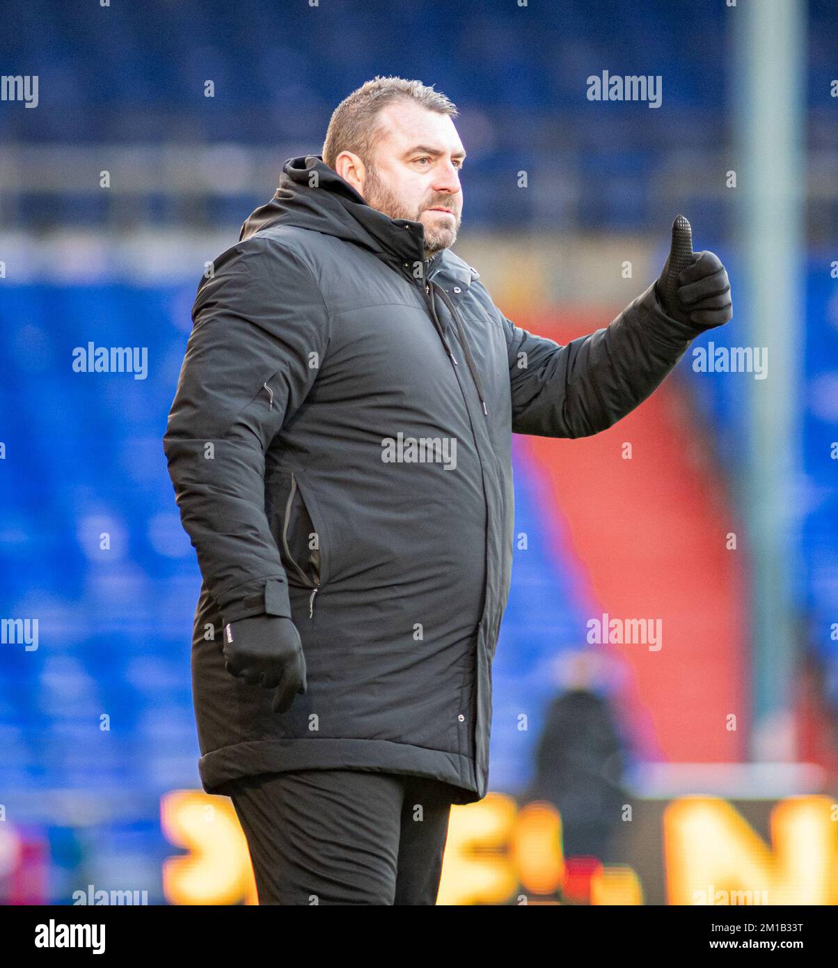 Oldham, Lancashire, UK. 11th Dec, 2022. Oldham's manager David Unsworth ... Oldham, Lancashire, UK. 11th Dec, 2022. Oldham's manager David Unsworth ...