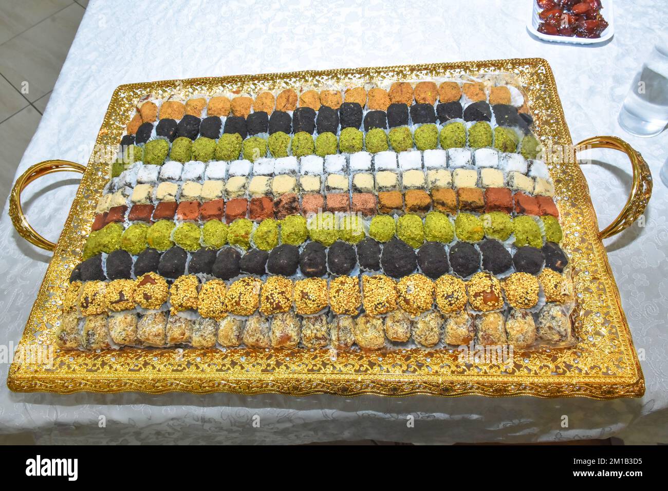 mix Arabian sweets middle eastern delicious dessert Arabic culture ...