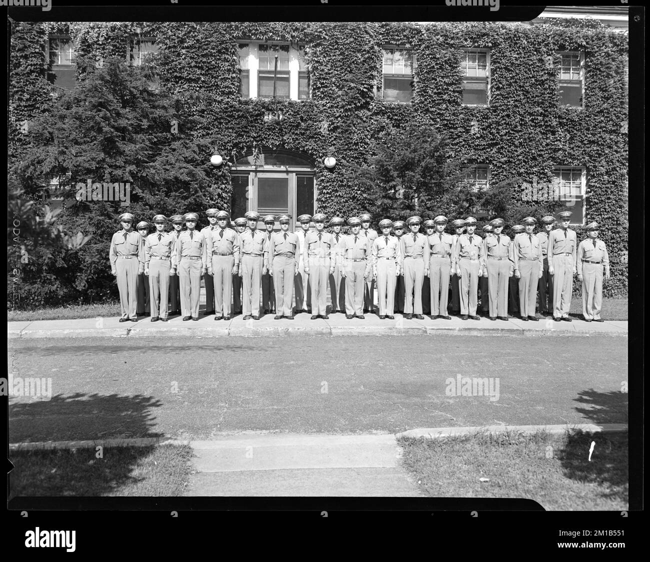 Visit of General MacArthur , Armories, Military parades & ceremonies ...