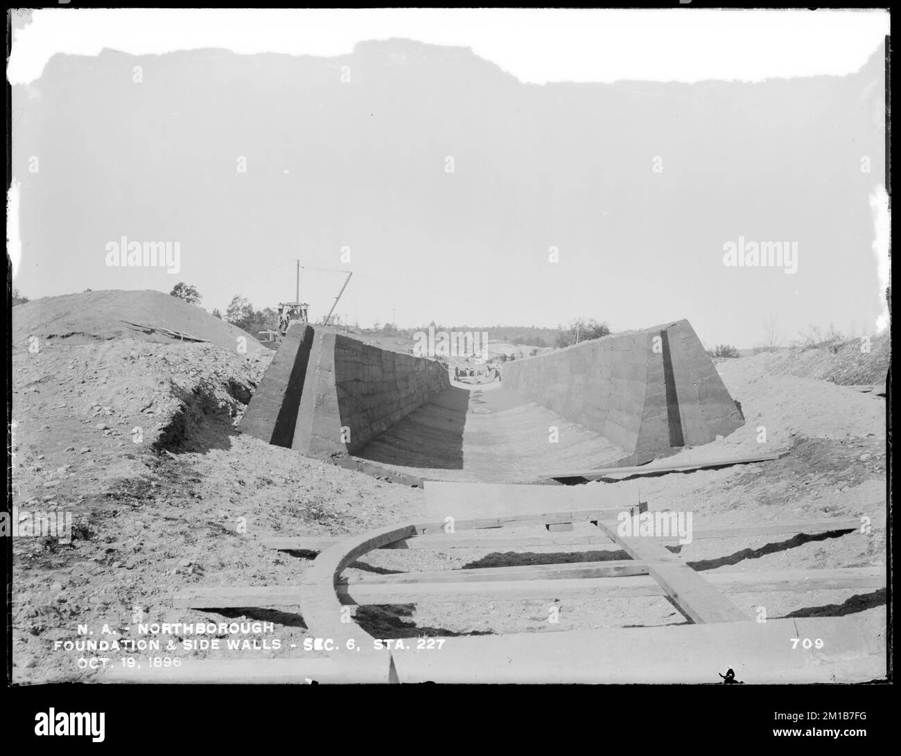 Wachusett Aqueduct, concrete foundation and side walls of aqueduct, station 227, Section 6 ...