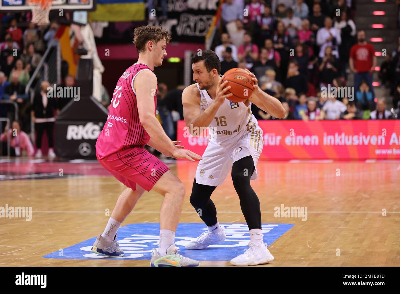 Bonn, Germany. 11th Dec, 2022. Telekom Dome, Basketball Bundesliga ...