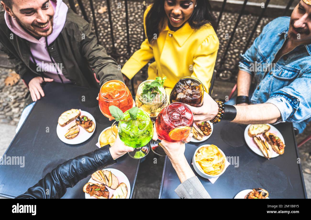Hands toasting with cocktails hi-res stock photography and images - Alamy