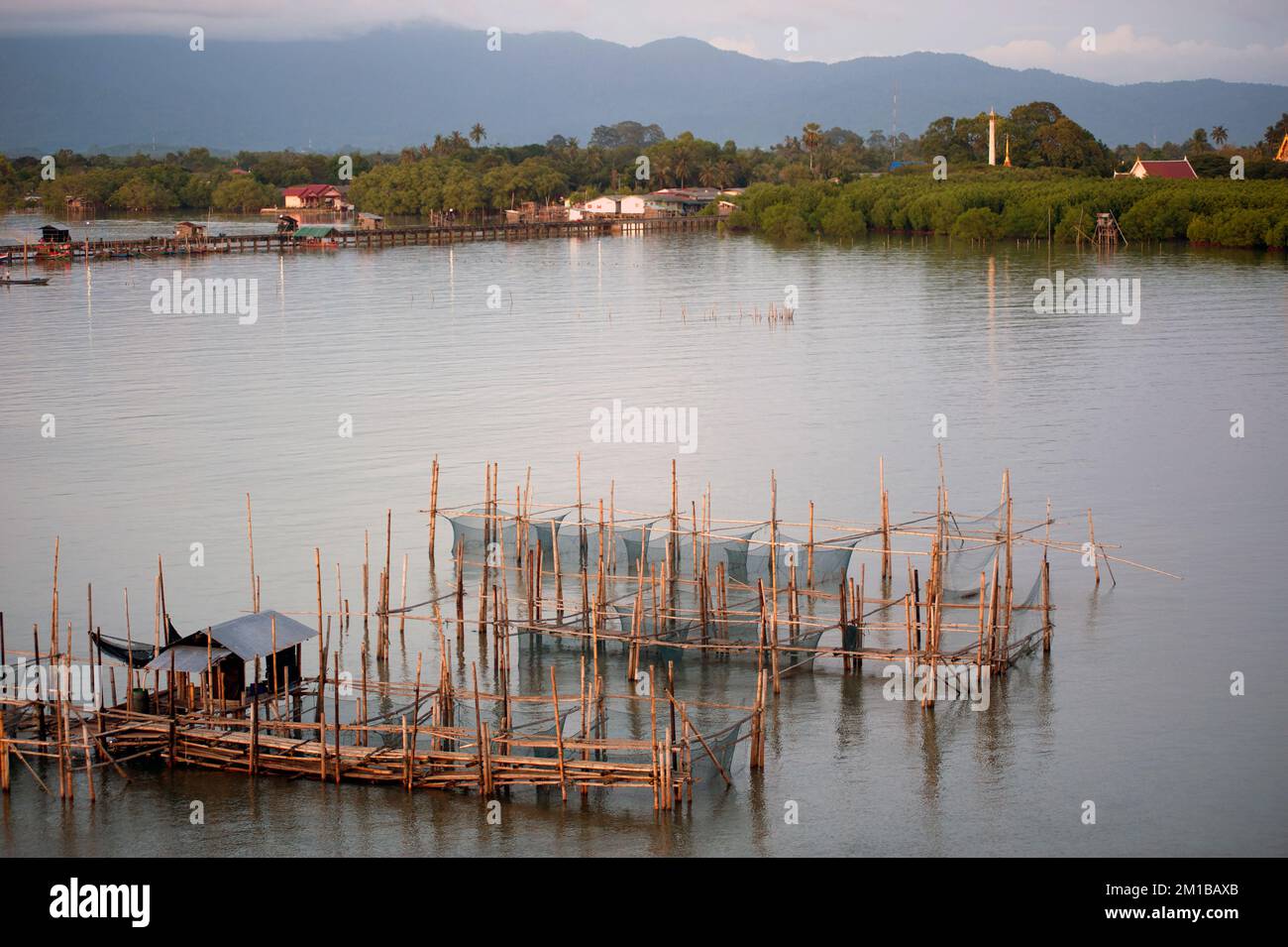 Fishing traps in Net Fishing Thailand, Thailand Shrimp Fishing ...