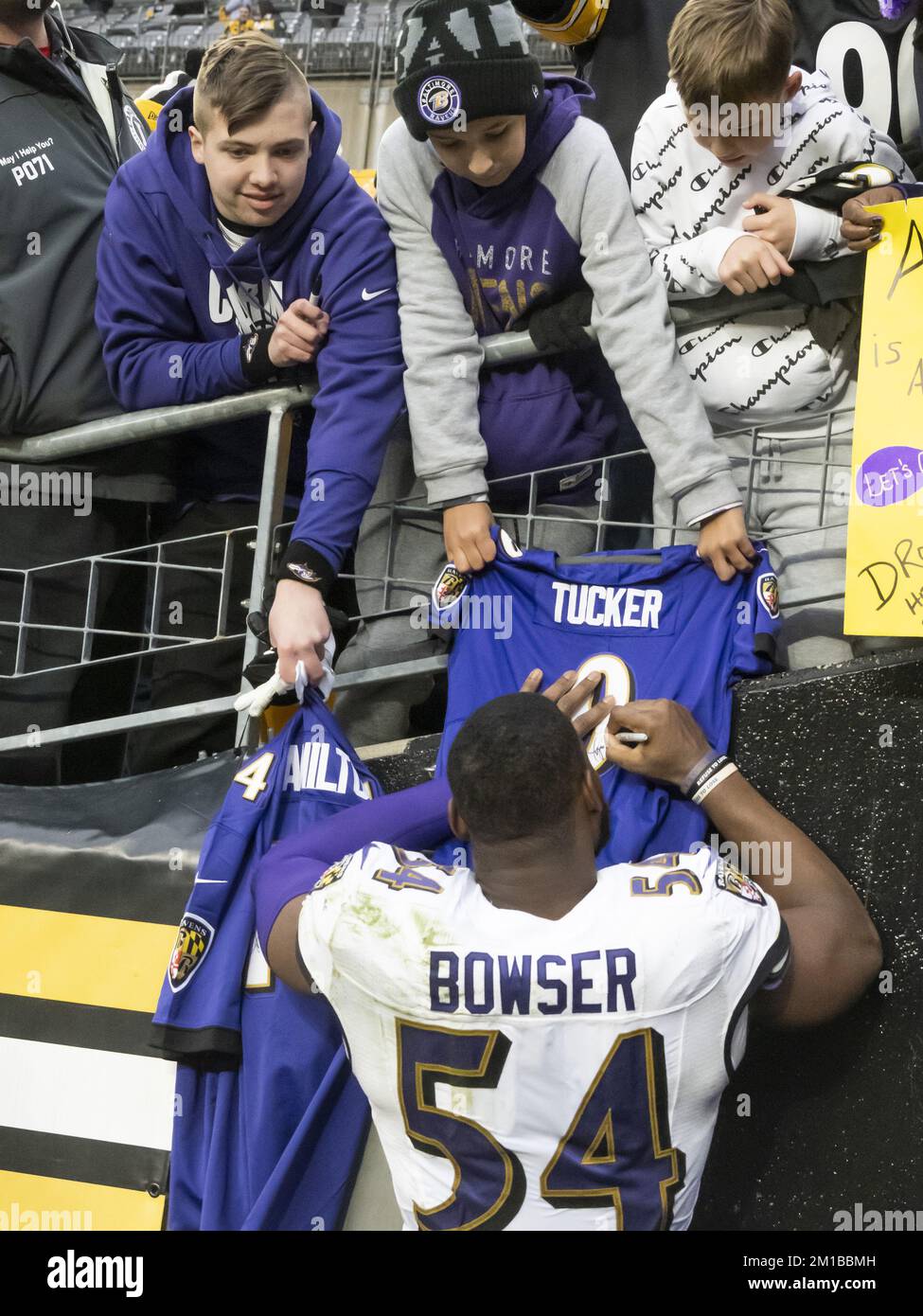 Baltimore Ravens linebacker Tyus Bowser (54) signs autographs for young ...