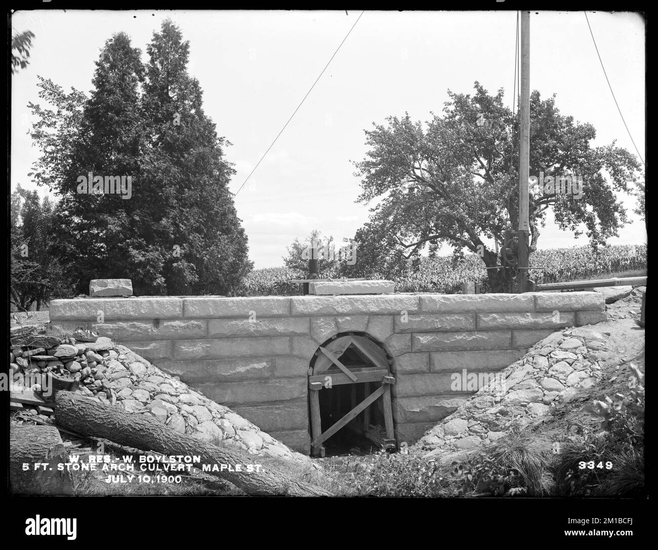 Wachusett Reservoir, 5-foot stone arch culvert, Maple Street, West ...