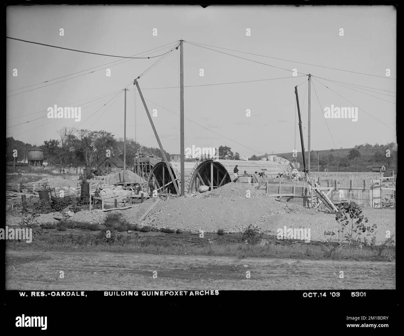 Wachusett Reservoir, building Quinapoxet River Bridge, arches, Oakdale ...