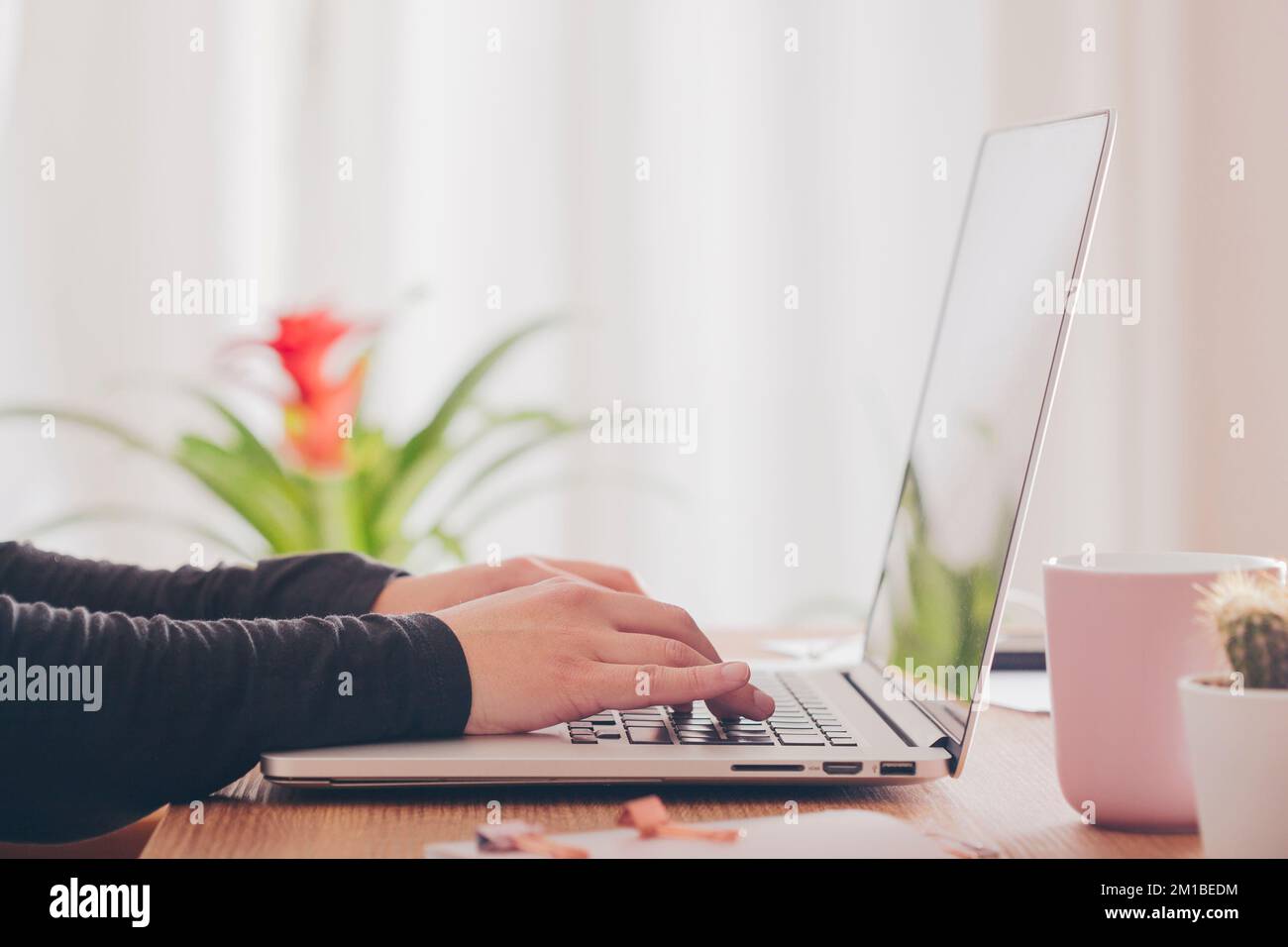 Connection electronic hi-res stock photography and images - Alamy