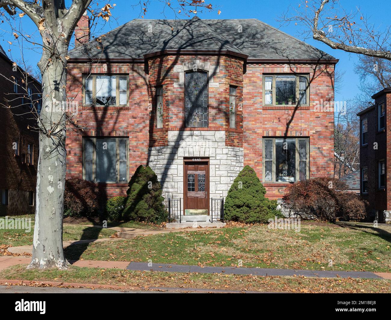 Neighborhood apartments hi-res stock photography and images - Alamy
