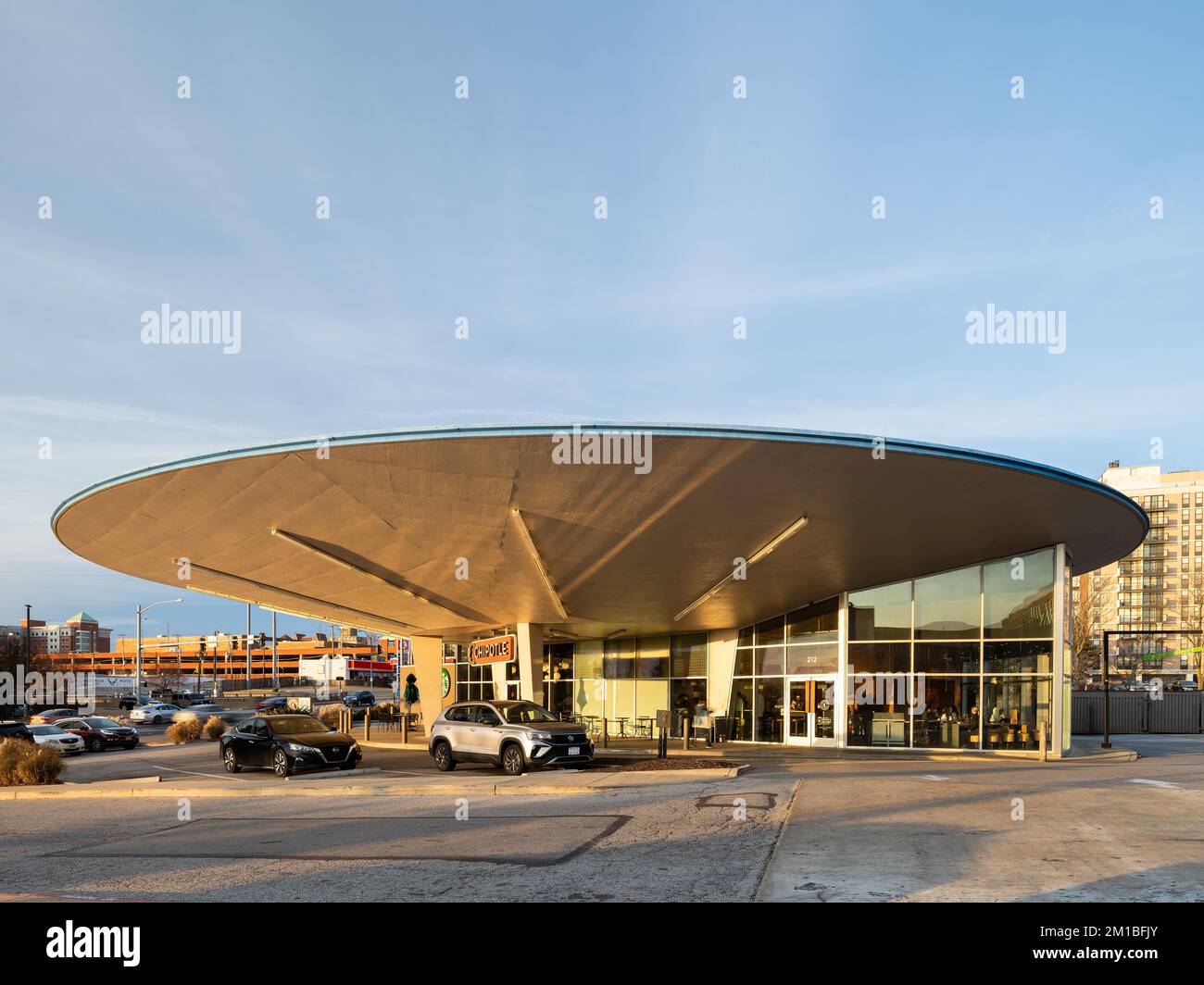 Mid century gas station hi-res stock photography and images - Alamy