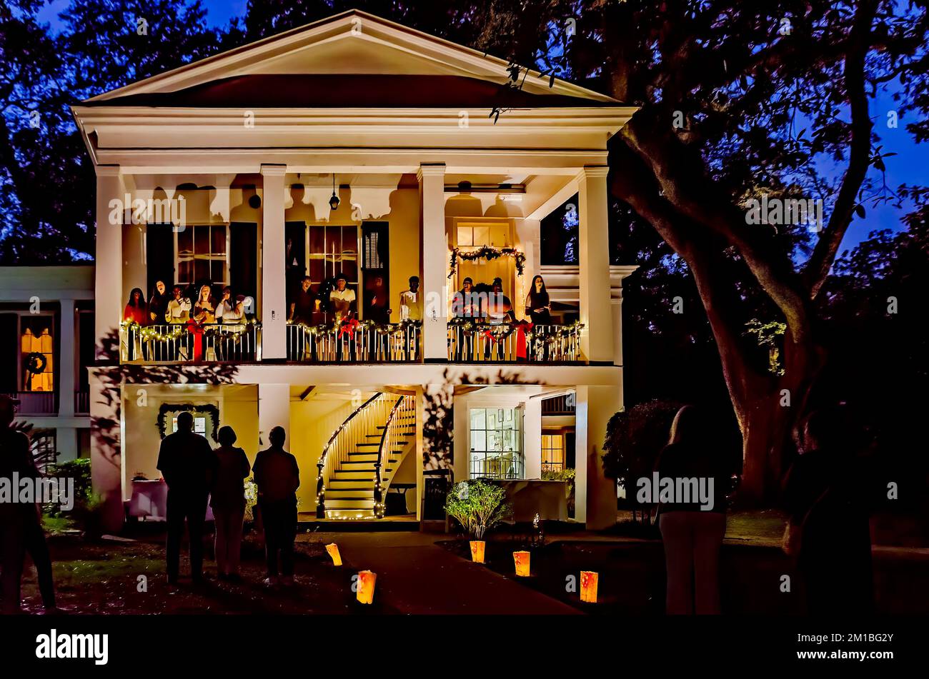 People listen to Christmas carols at Oakleigh Mansion during ... People listen to Christmas carols at Oakleigh Mansion during ...