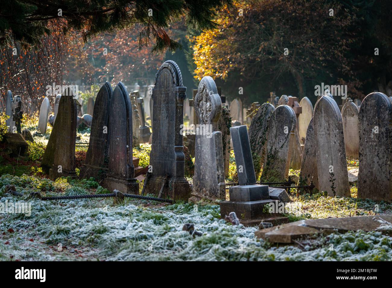 Old graves at cemetery hi-res stock photography and images - Alamy