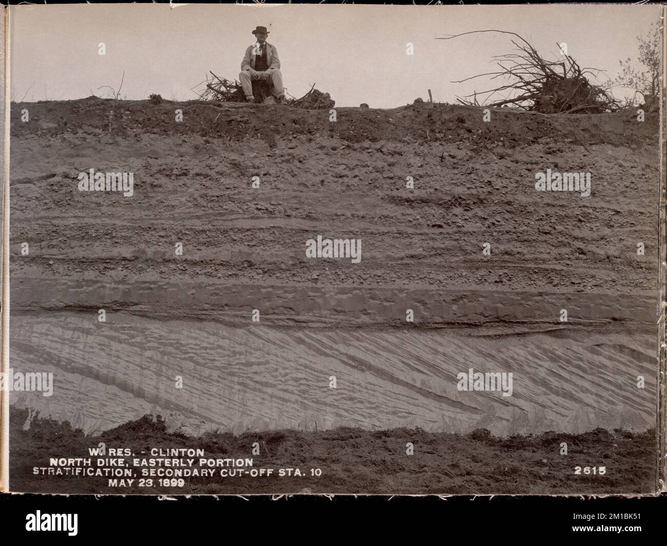 Wachusett Reservoir, North Dike, easterly portion, stratification ...