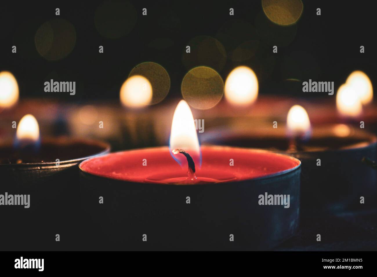Cozy candlelight hi-res stock photography and images - Alamy