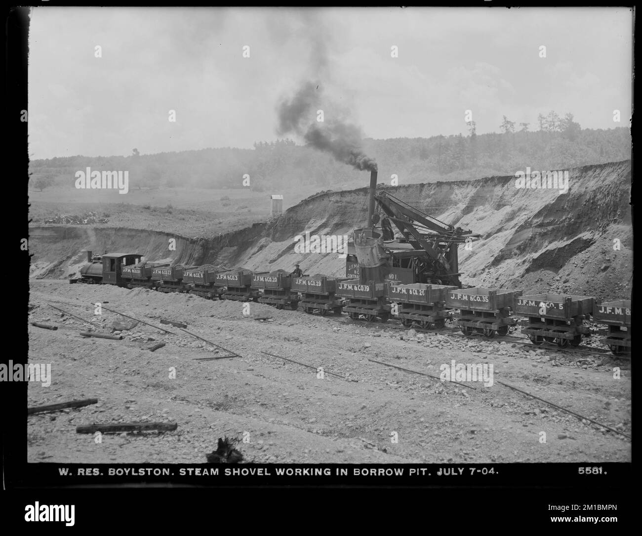 Wachusett Reservoir, steam shovel working in borrow pit, Boylston, Mass ...