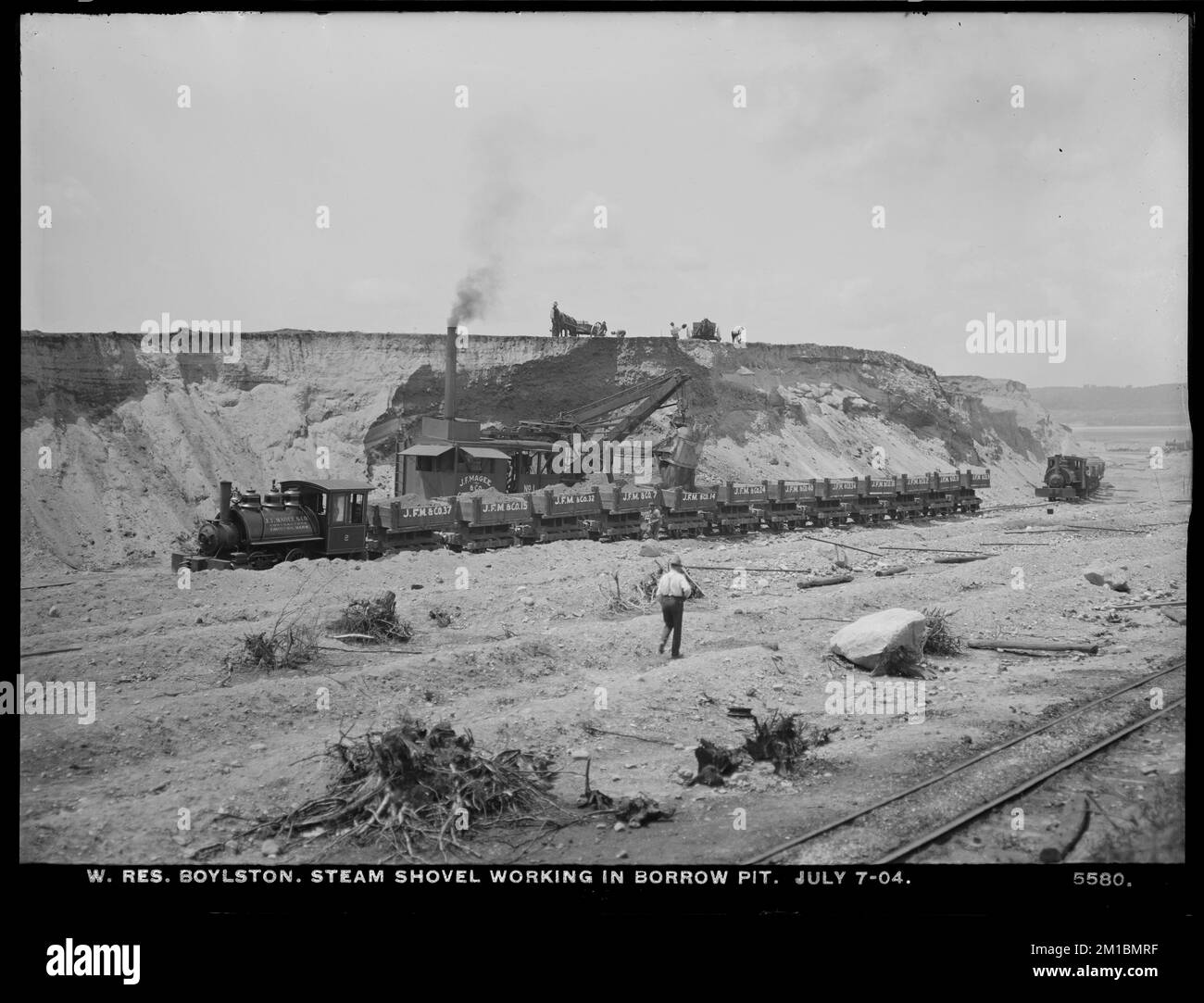 Wachusett Reservoir, steam shovel working in borrow pit, Boylston, Mass ...
