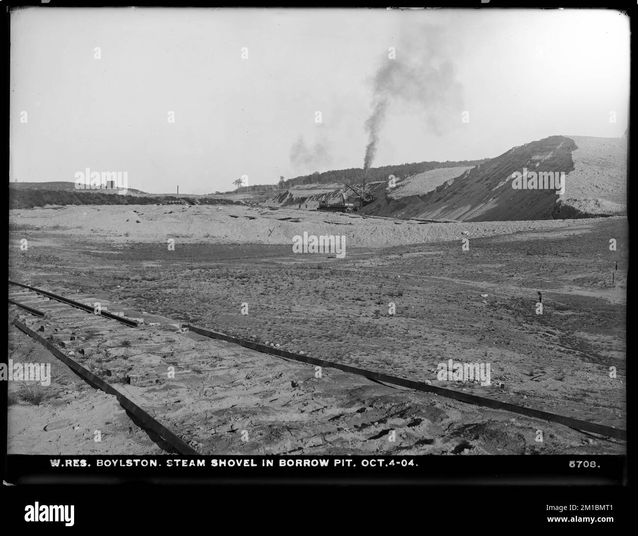 Wachusett Reservoir, steam shovel in borrow pit, Boylston, Mass., Oct ...