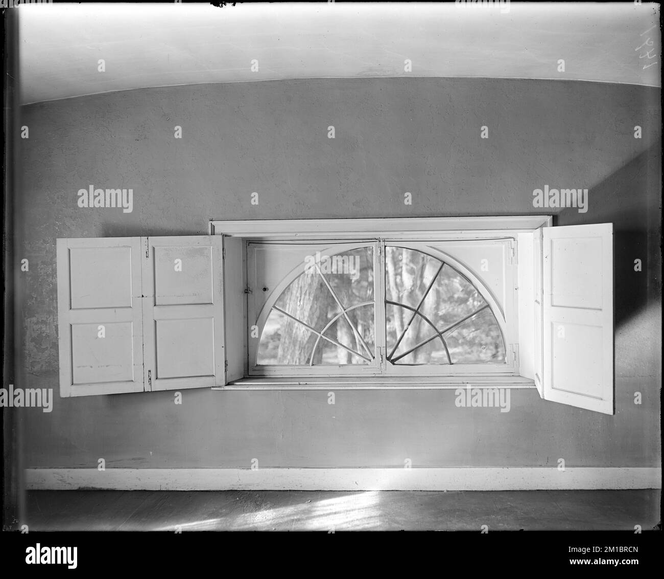 Interiors of mansions Black and White Stock Photos & Images - Alamy