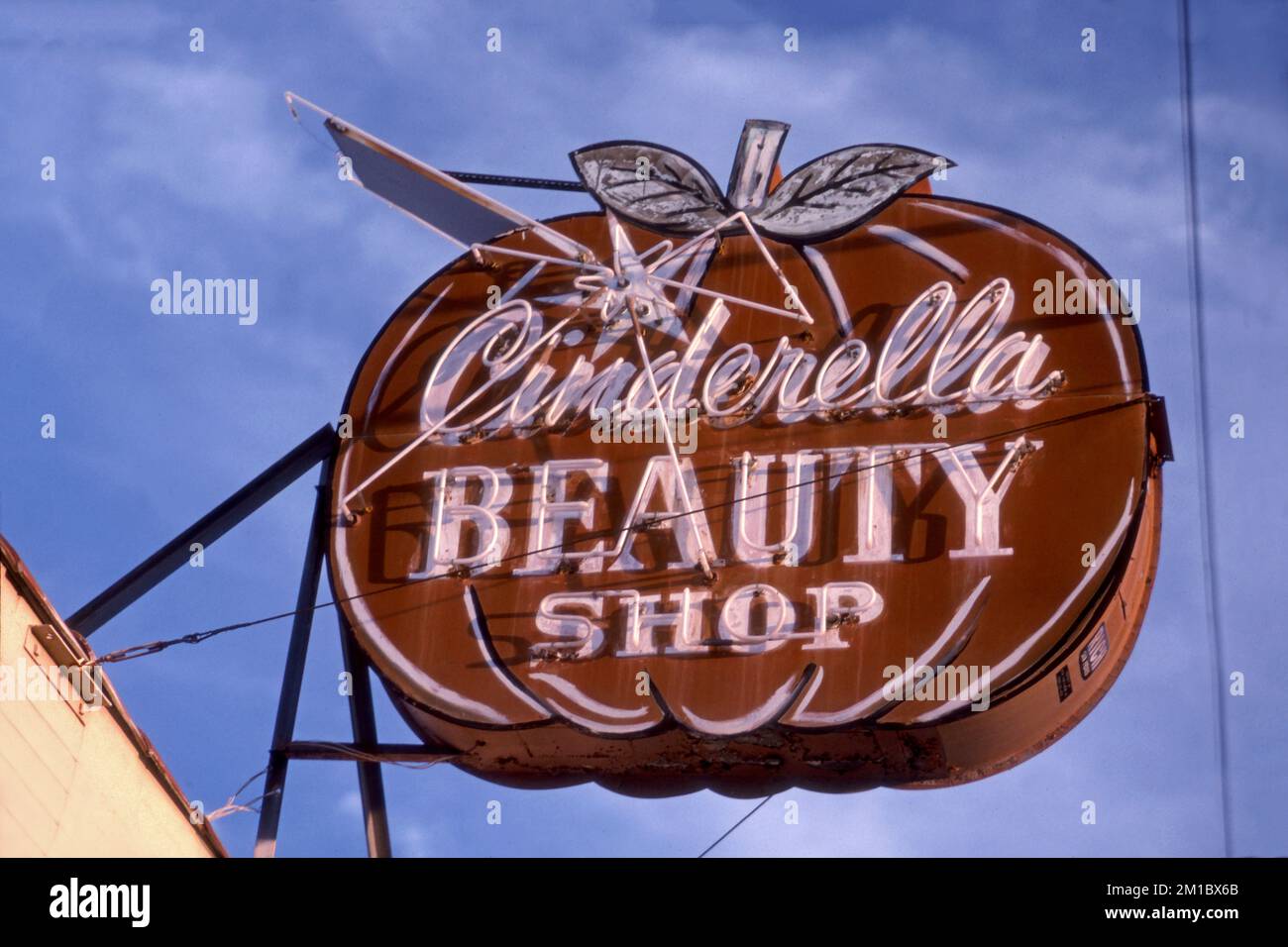 1950s beauty shop hi-res stock photography and images - Alamy