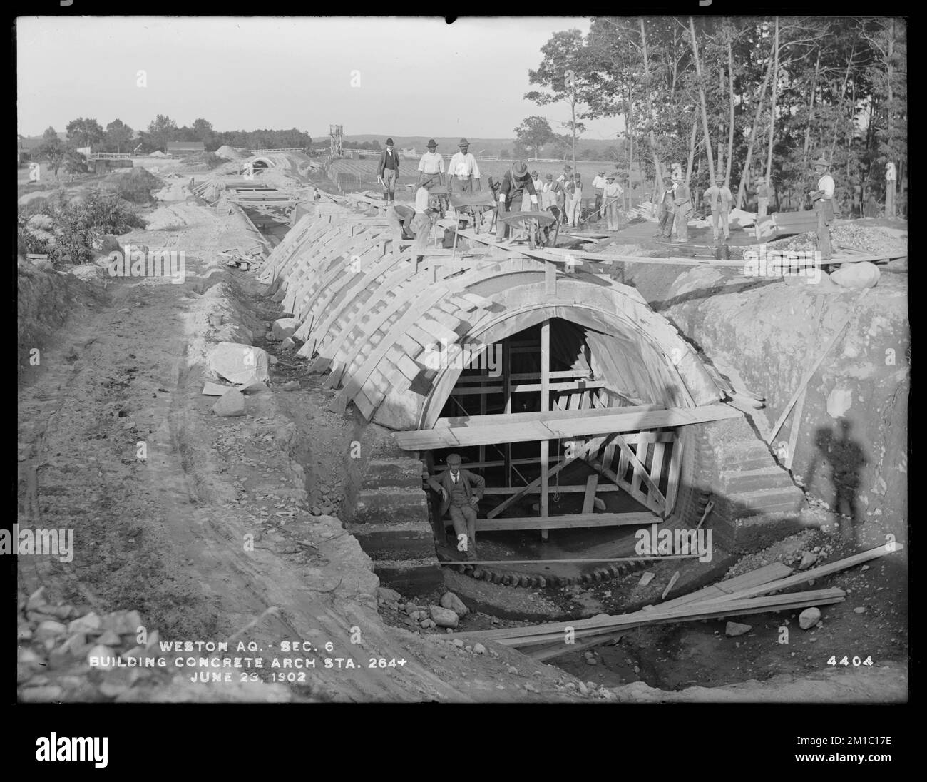 Weston Aqueduct, Section 6, building concrete arch, station 264 ...