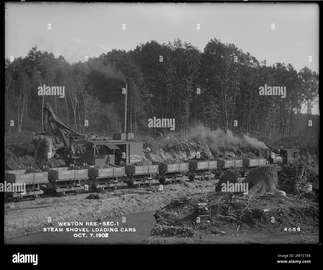 Weston Aqueduct, Weston Reservoir, Section 1, steam shovel loading cars ...