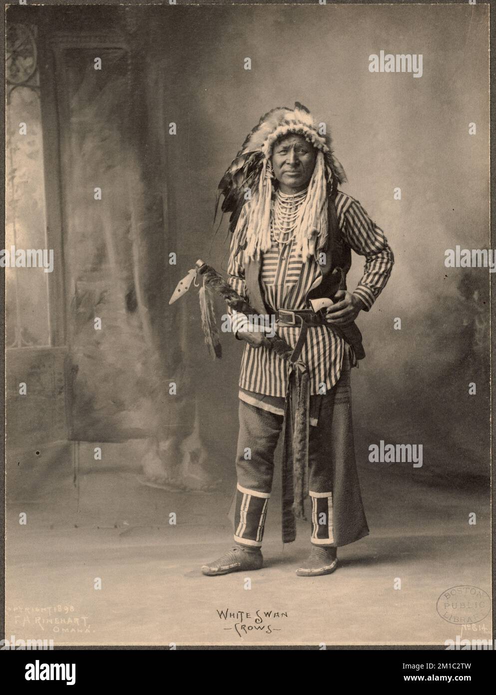 Crow indians hi-res stock photography and images - Alamy