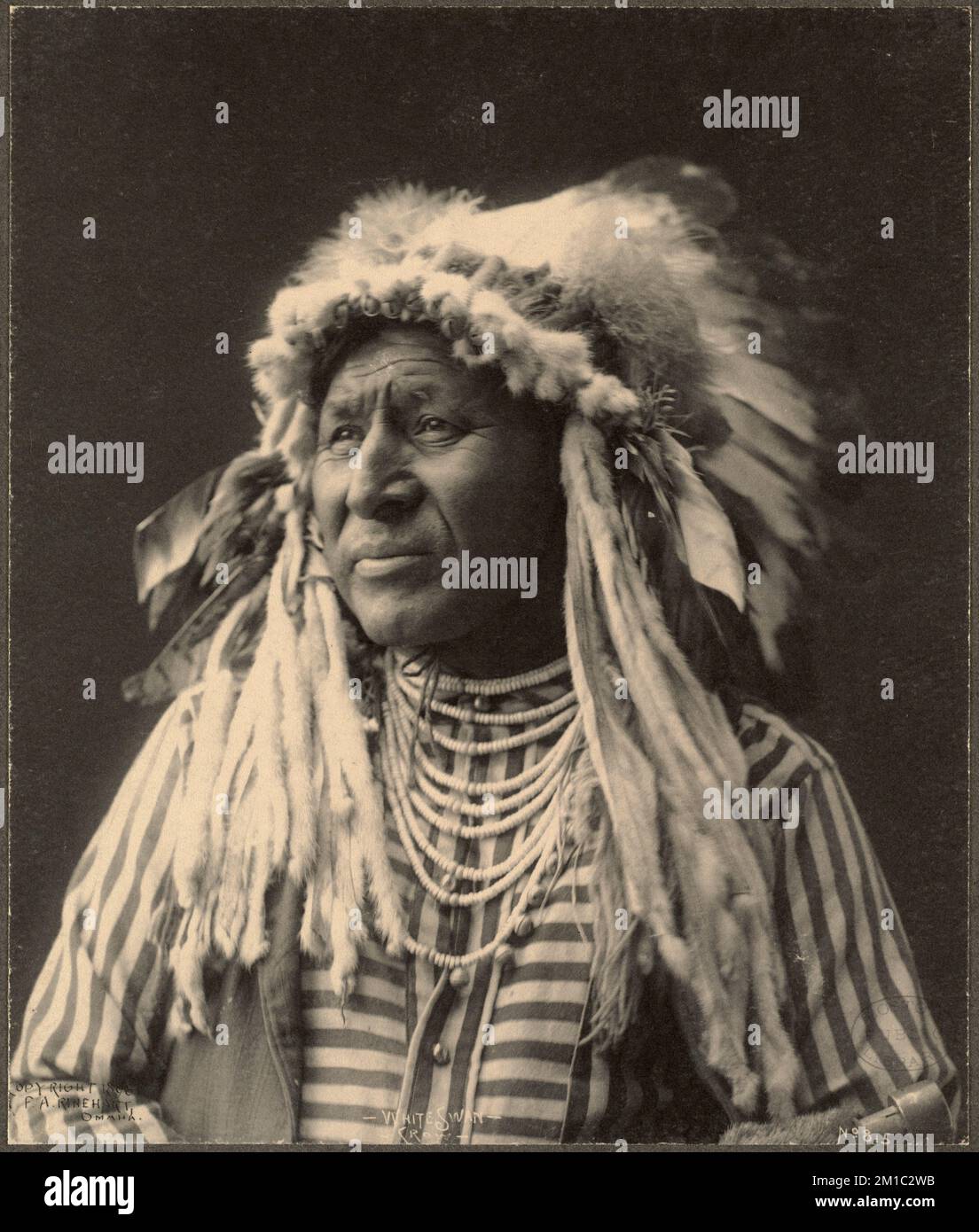 Crow indians hi-res stock photography and images - Alamy