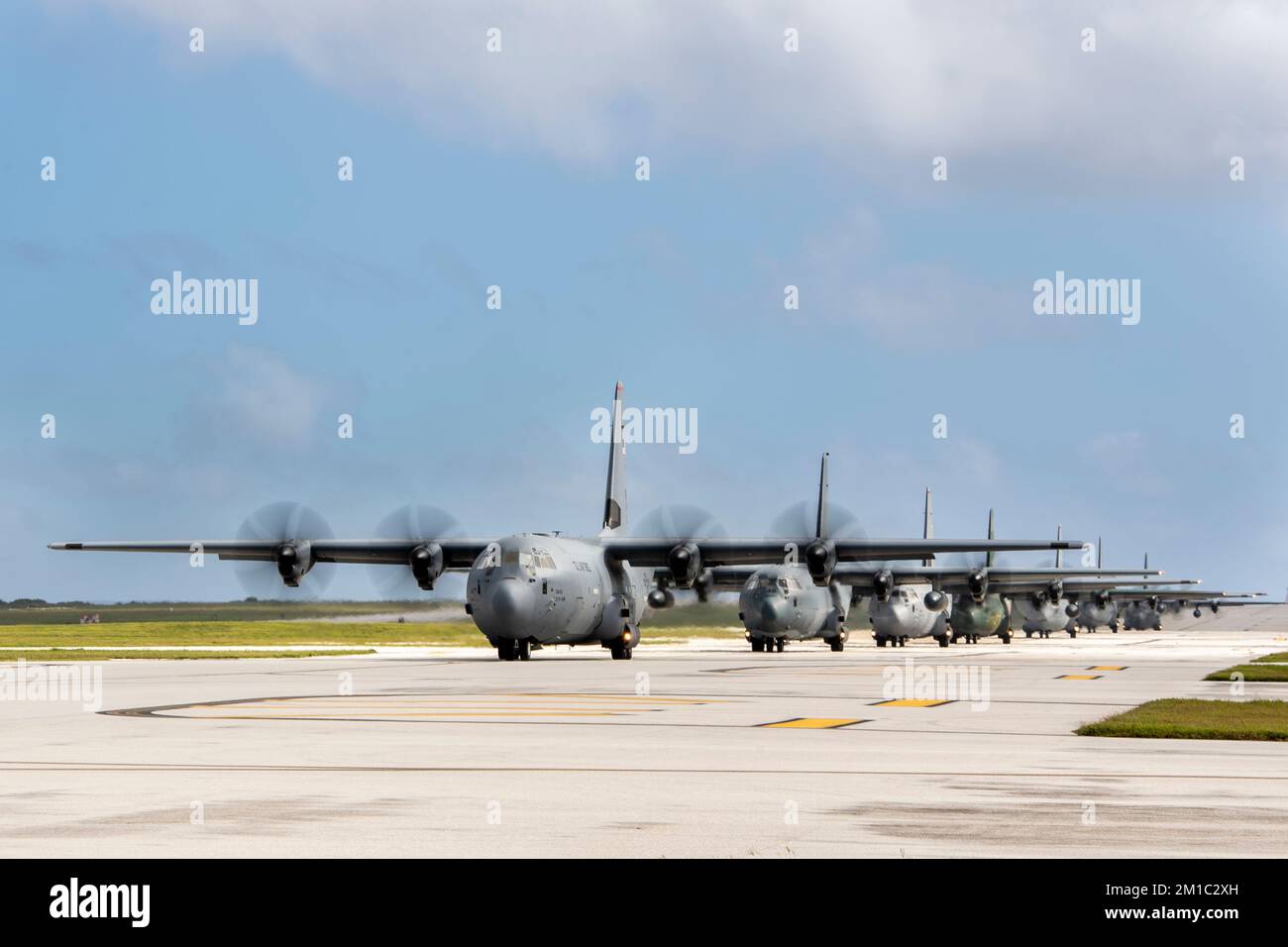 Usaf c 130 formation hi-res stock photography and images - Alamy