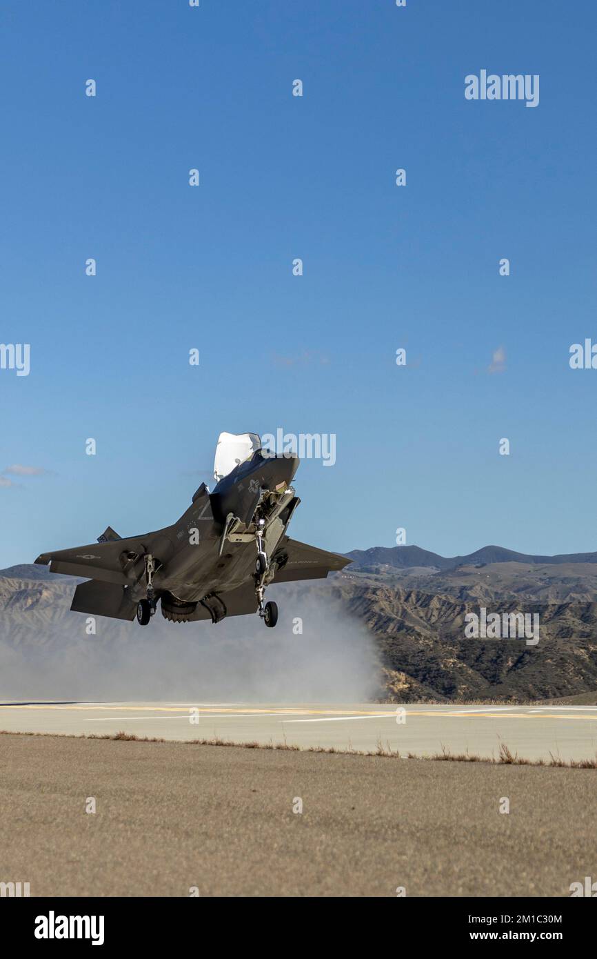 A U.S. Marine Corps F-35B Lightning II with Marine Operational Test and ...