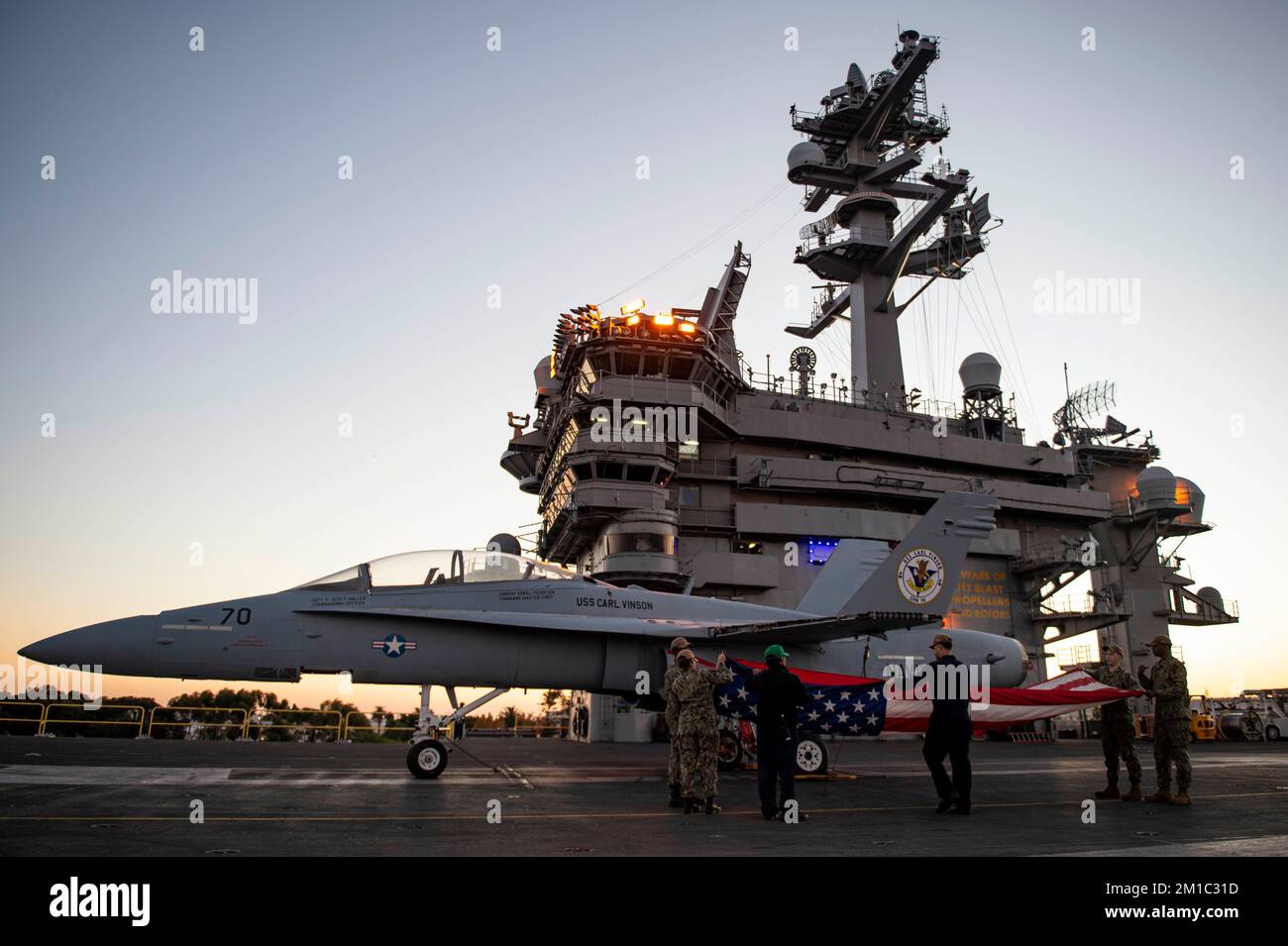 221116-N-OL611-1015 SAN DIEGO (Nov. 16, 2022) Sailors assigned to ...